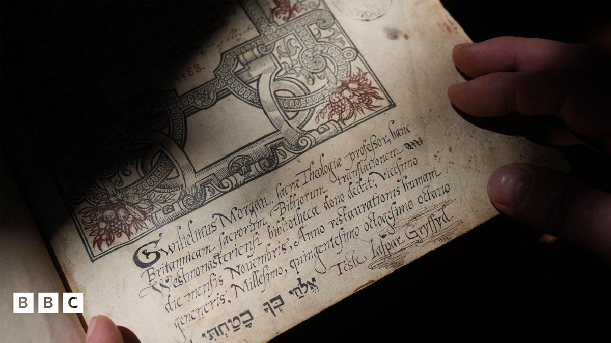 Beibl Cymraeg prin o 1588 yn dod i Gymru am y tro cyntaf - BBC Cymru Fyw
