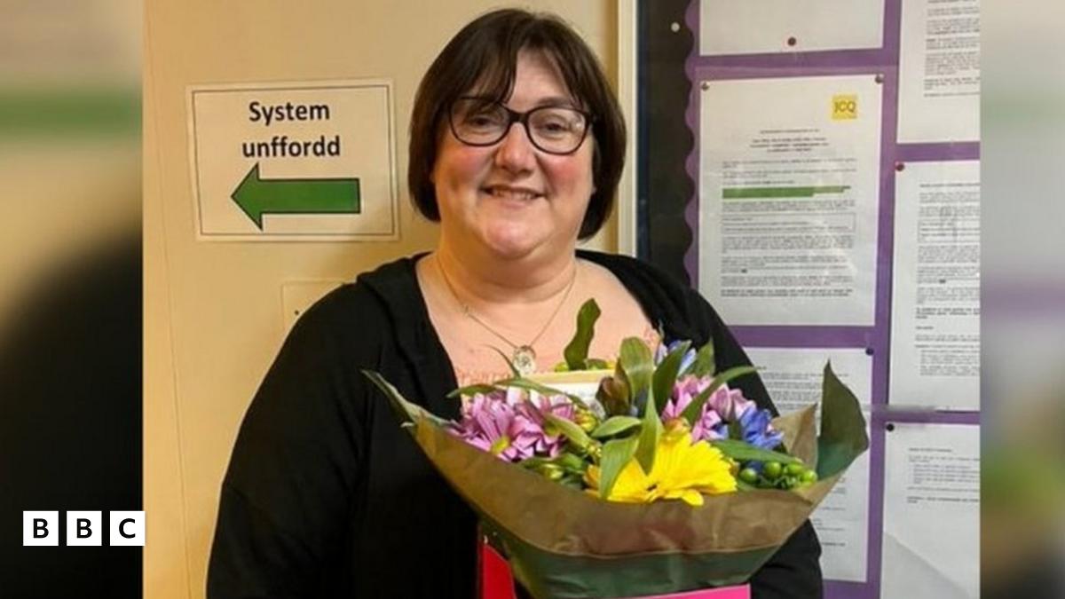 Tlws John a Ceridwen Hughes i Sioned Page-Jones - BBC Cymru Fyw