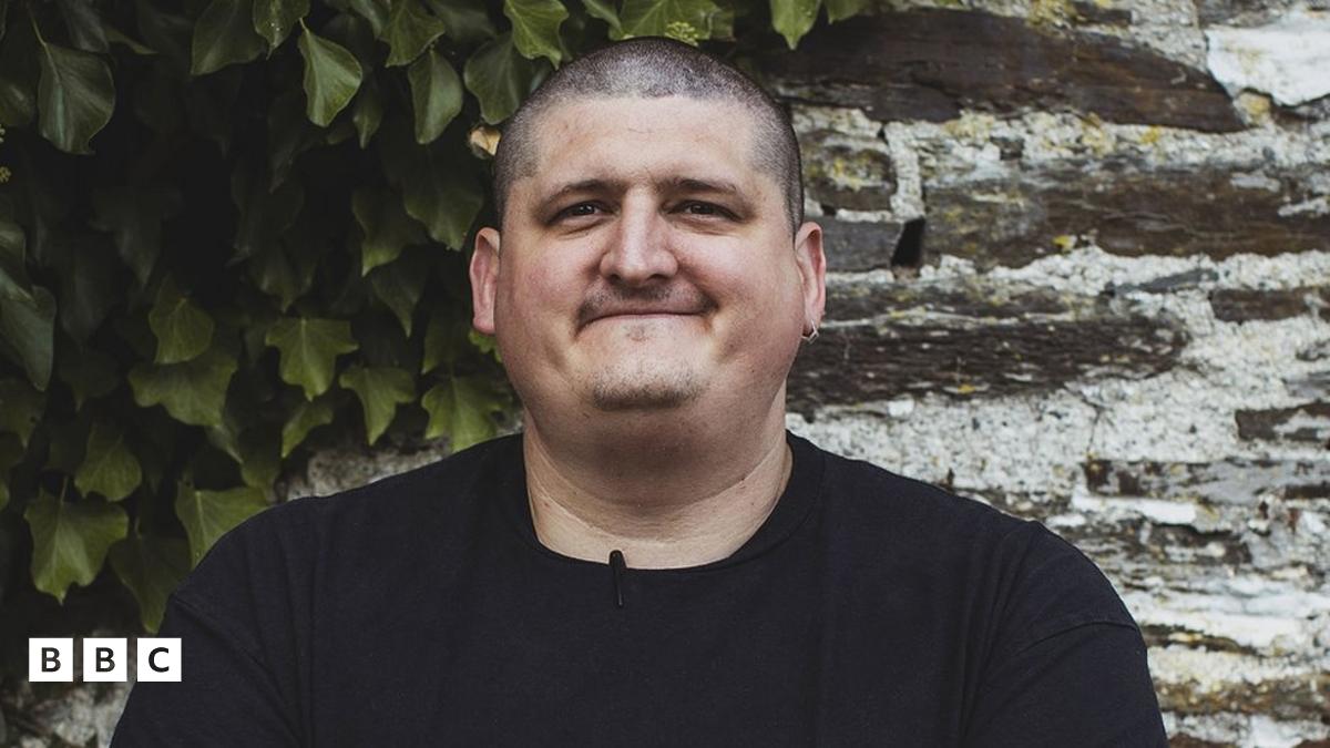 Gareth Ward: Yr angerdd a'r aberth tu ôl fy nghoginio - BBC Cymru Fyw