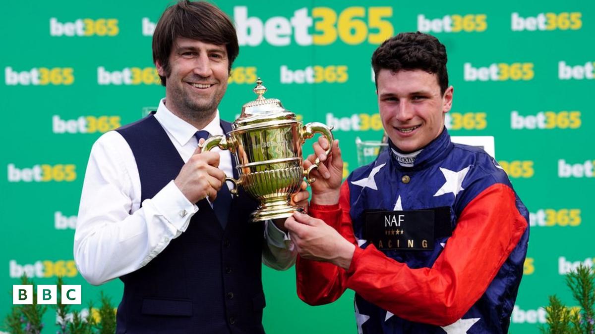 Cyfnod 'anodd iawn' i deulu ceffyl y Grand National - BBC Cymru Fyw