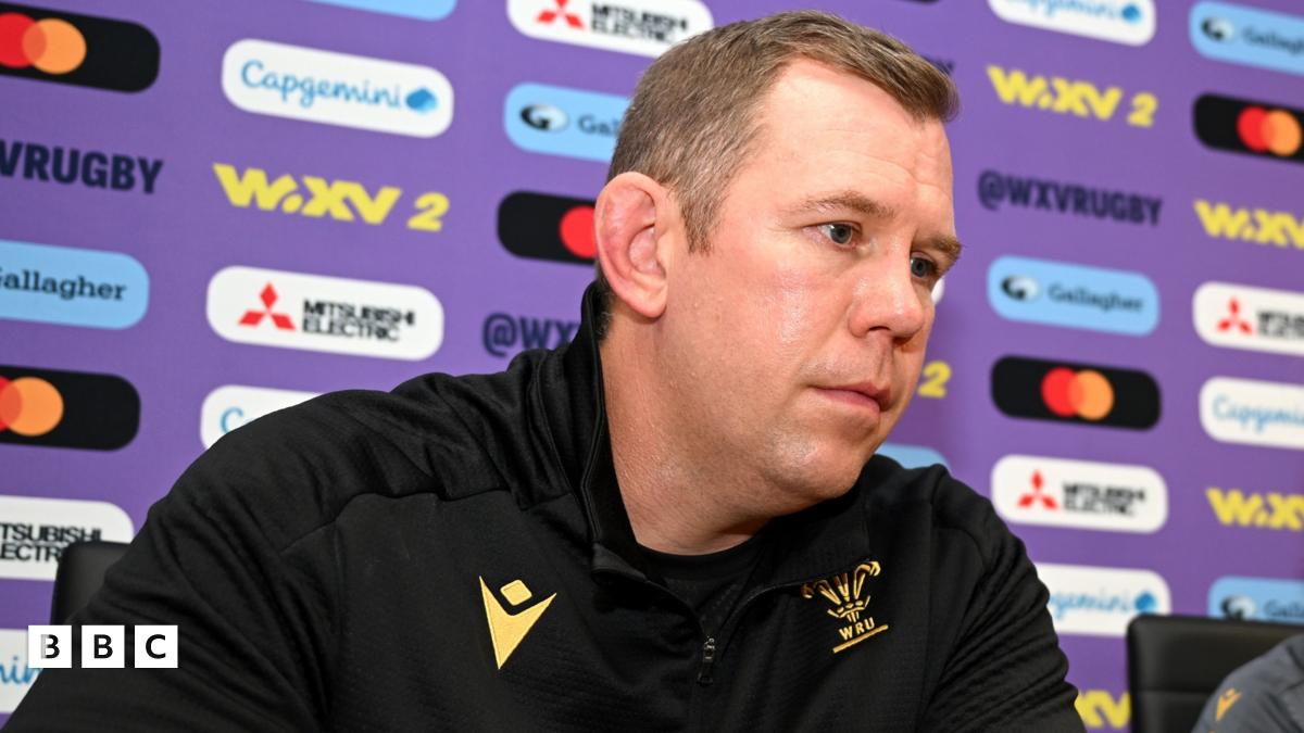 Ioan Cunningham yn gadael ei rôl fel prif hyfforddwr merched Cymru ...