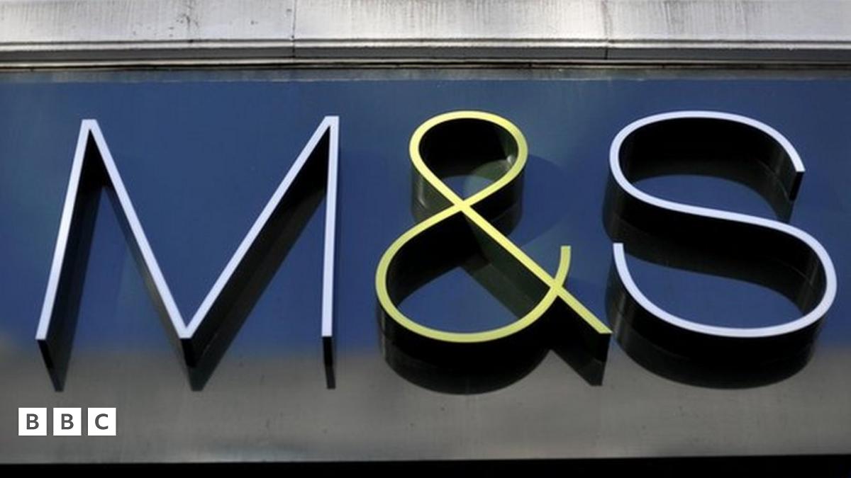 Dim arwydd uniaith Saesneg i M&S yn Aberystwyth - BBC Cymru Fyw