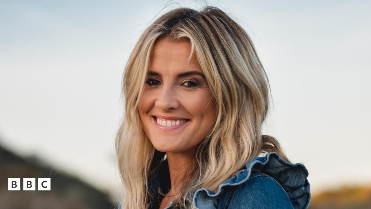 Elin Fflur i gyflwyno rhaglen nos Wener ar BBC Radio Wales - BBC Cymru Fyw
