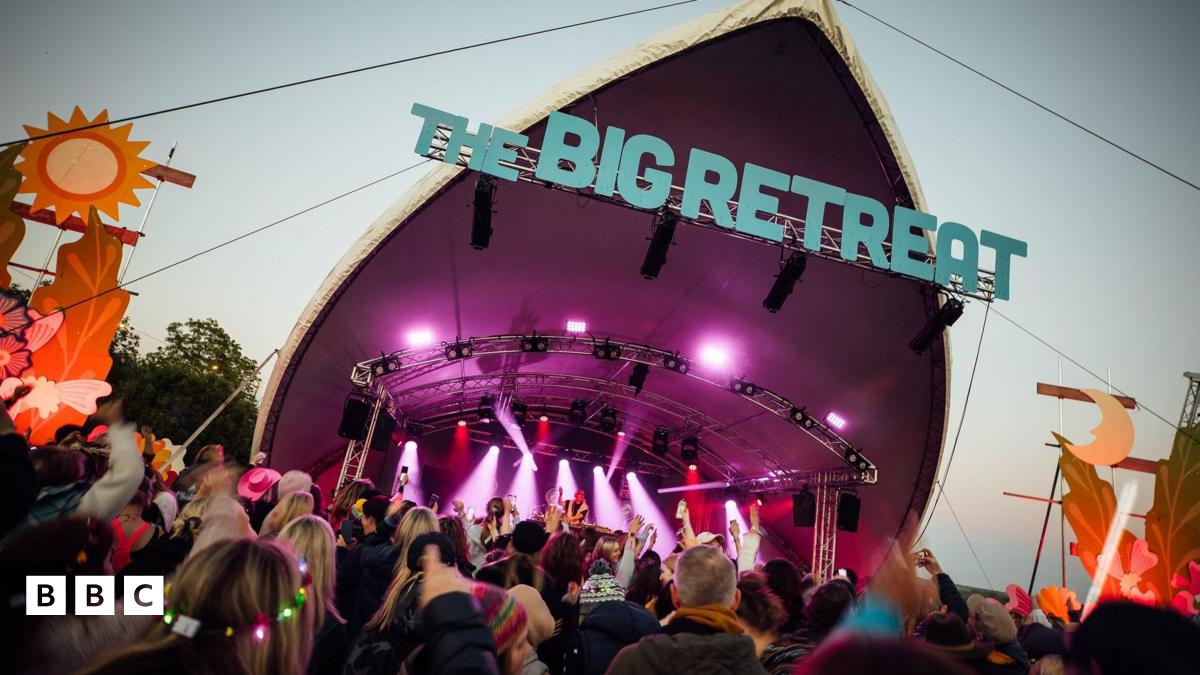 Pryder y bydd gwyliau yn symud yn sgîl rheolau cynllunio - BBC Cymru Fyw