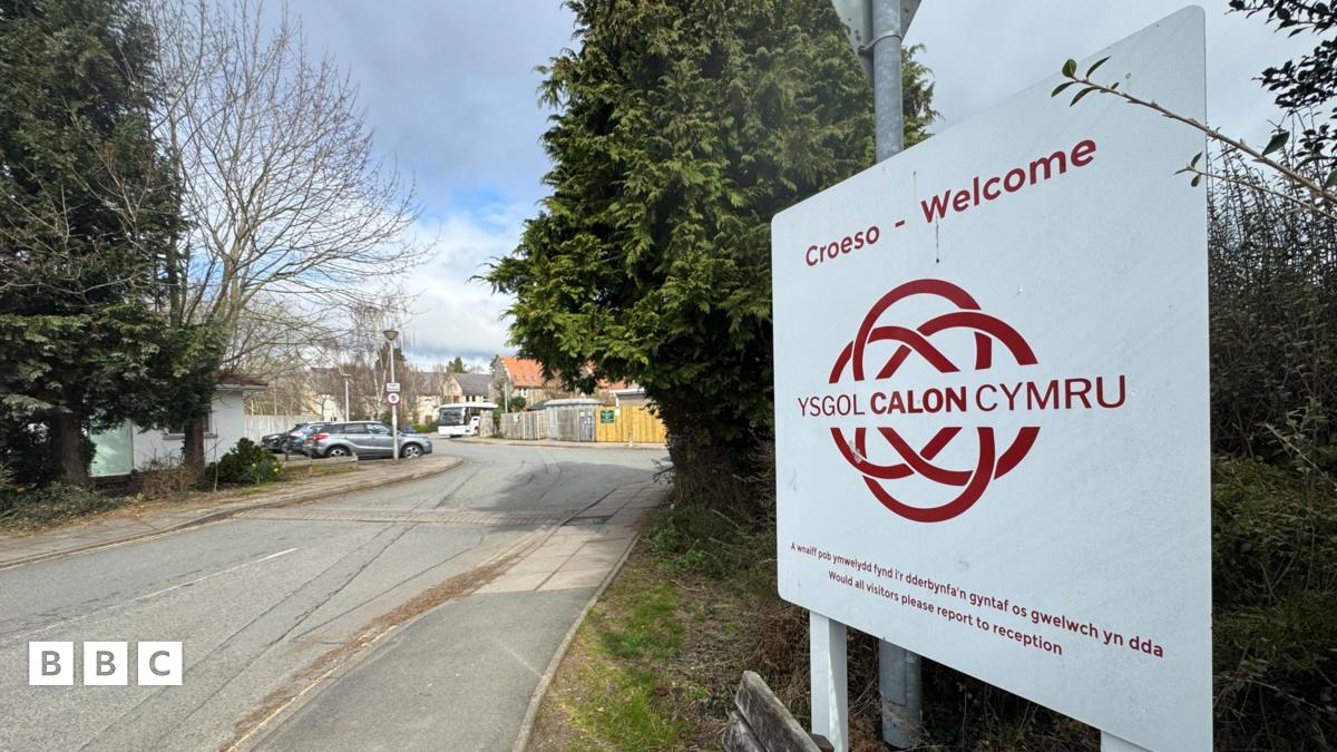 Cychwyn ar y broses o sefydlu ysgol uwchradd Gymraeg ym Mhowys - BBC ...