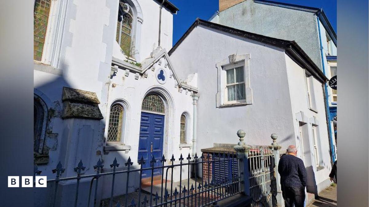 Sefydlu menter gymunedol i drawsnewid Capel Tabernacl Aberteifi - BBC ...
