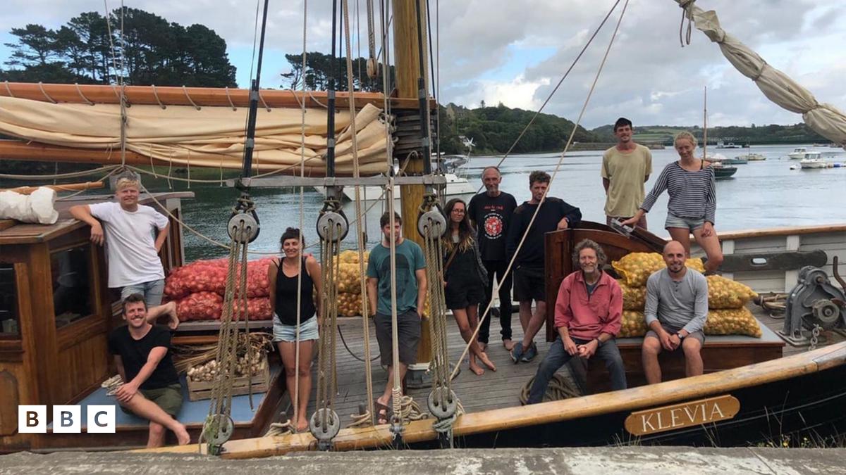 Ar long i Lydaw i nôl nionod - BBC Cymru Fyw