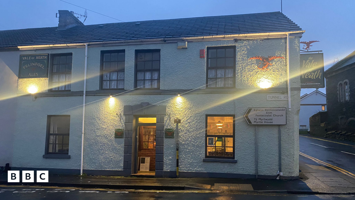Y dafarn yn Llanelli ag ysbryd ynddi - BBC Cymru Fyw