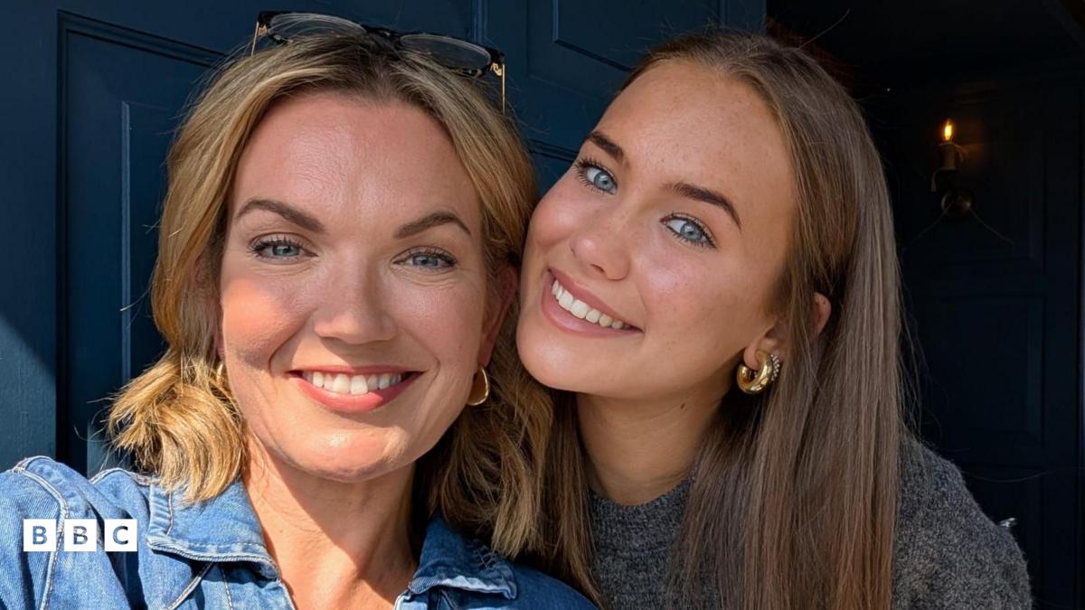 Angharad Llwyd: Cast Rownd a Rownd yn 'un teulu mawr' - BBC Cymru Fyw