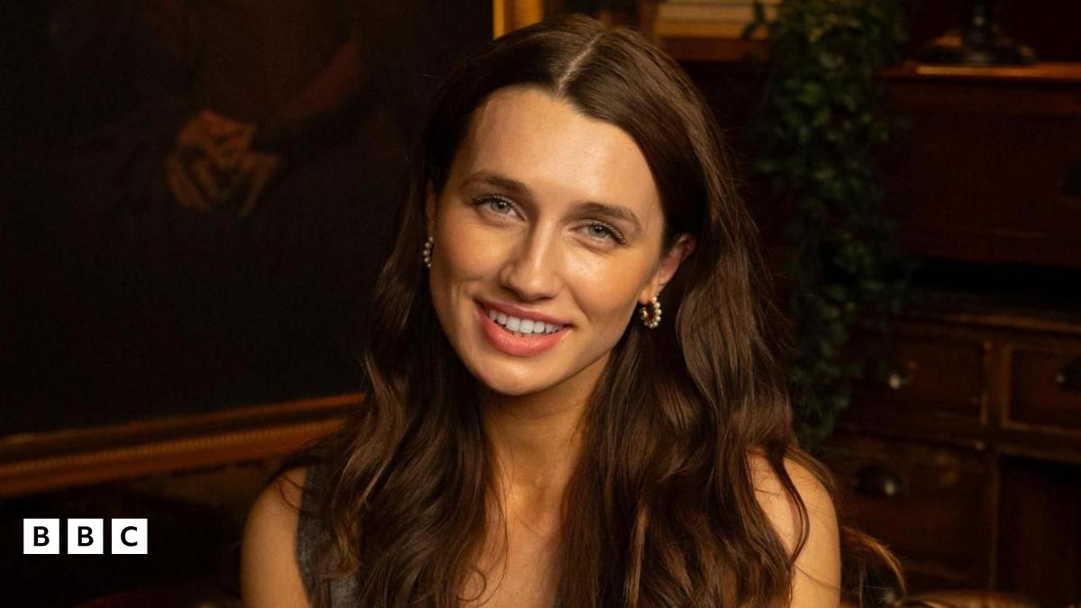 Brwydr 10 mlynedd Elen Wyn, seren Traitors, i gael diagnosis - BBC ...