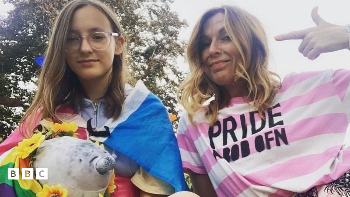 Non Parry: 'Paid â bod ofn gofyn' am awtistiaeth - BBC Cymru Fyw