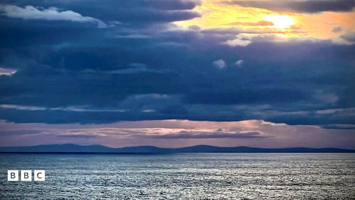 Llun o'r Ynys Werdd o Ynys Lawd... gyda ffôn symudol! - BBC Cymru Fyw
