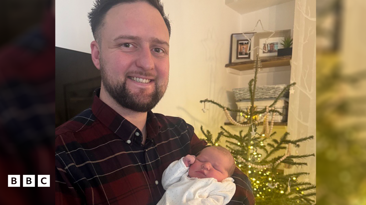 Anrheg pen-blwydd 'perffaith' i Dad ar ddydd Nadolig - BBC Cymru Fyw