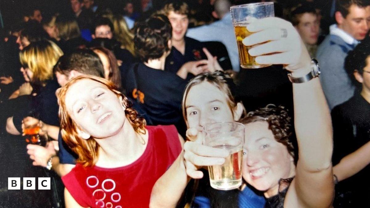 Dathlu 50 mlwyddiant Undeb Myfyrwyr Cymraeg Aberystwyth - BBC Cymru Fyw