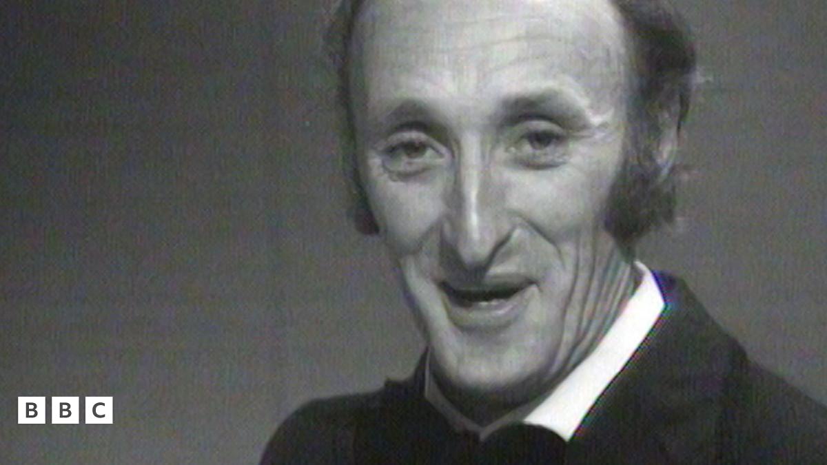 O'r archif: Ryan Davies yn egluro beth yw cerdd dant - BBC Cymru Fyw