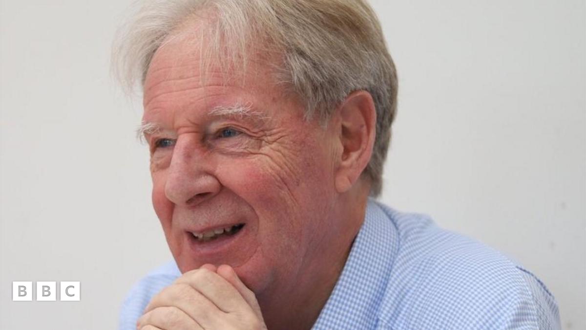 Gwylwyr y Glannau yn gohirio'r chwilio am awyren coll - BBC Cymru Fyw