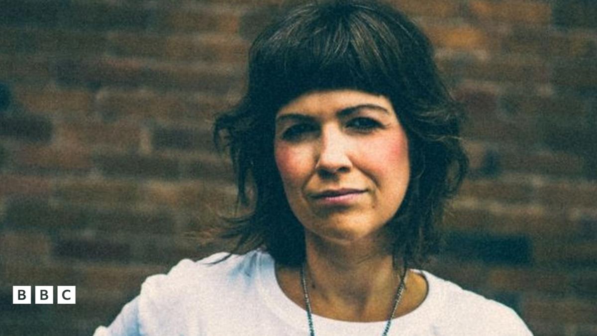 Angharad Jenkins: 'Dwi wedi ffeindio'n llais i' - BBC Cymru Fyw