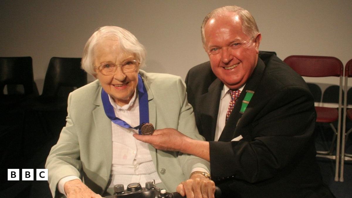 'Mor bwysig bod y Brifwyl yn cydnabod gwaith gwyddonwyr' - BBC Cymru Fyw