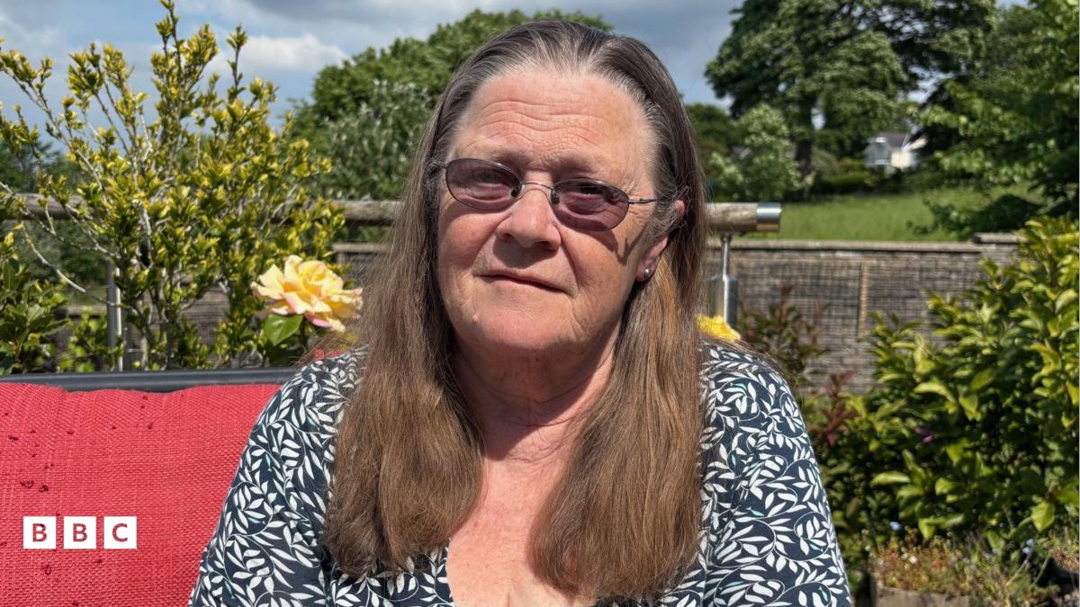 Gofal di-dâl: 'Dwi'n ofalwr nid gwraig - alla i ddim cario mlaen' - BBC ...