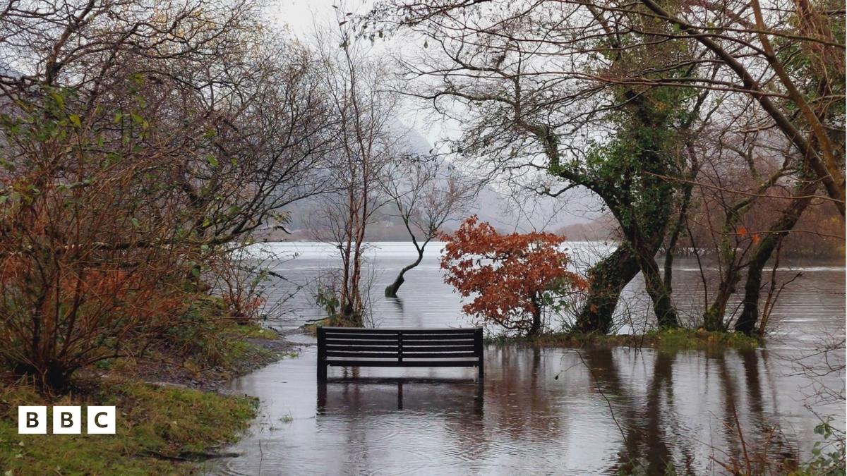 Rhybuddion am lifogydd a rhan o Borthladd Caergybi ar gau - BBC Cymru Fyw