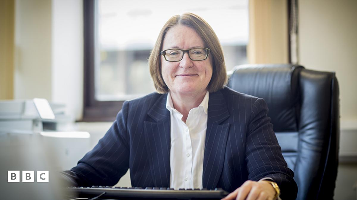 'Roedd achos April Jones yn gymhleth, anodd a sensitif' - BBC Cymru Fyw