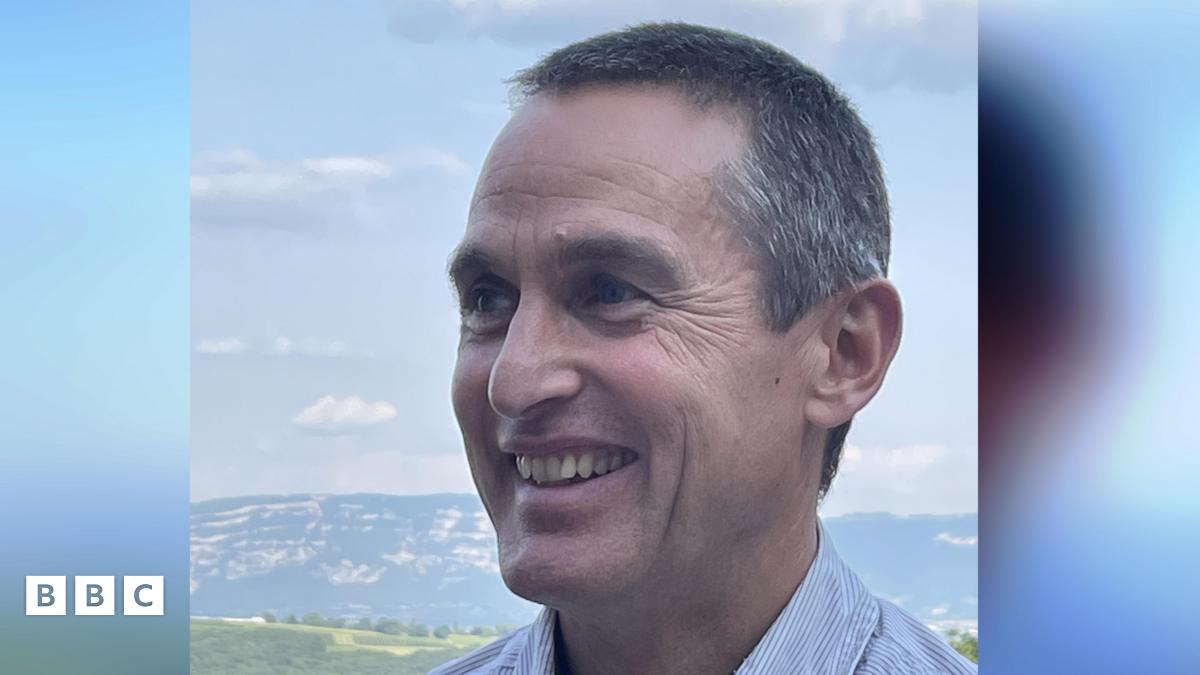 Dr Rhodri Jones yn ennill Medal Wyddoniaeth yr Eisteddfod - BBC Cymru Fyw