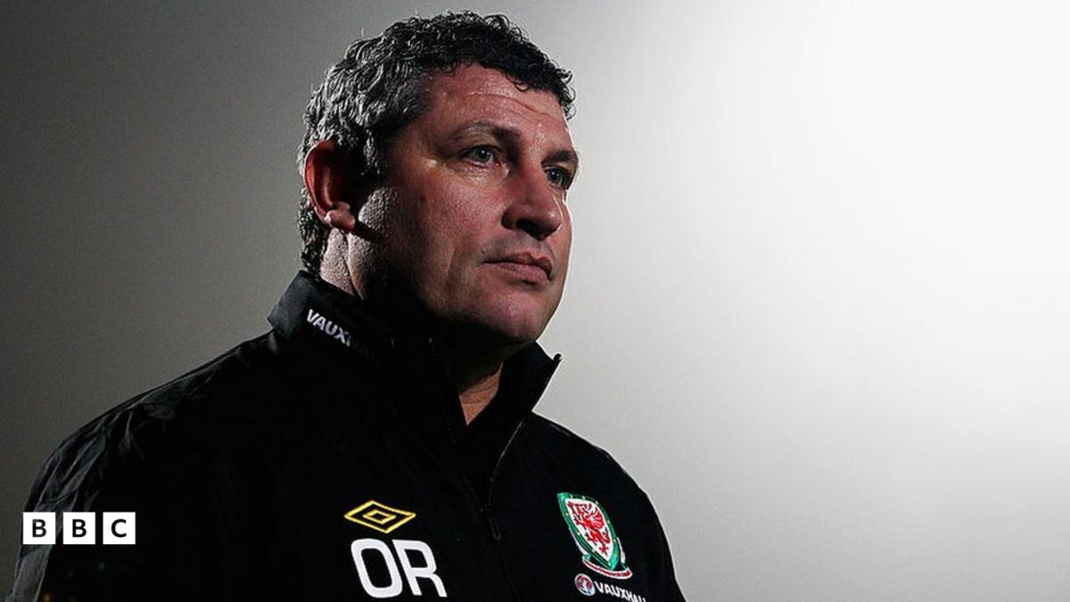 Colofn Osian Roberts: 'Rhaid i ni dal fod yn gystadleuol' - BBC Cymru Fyw