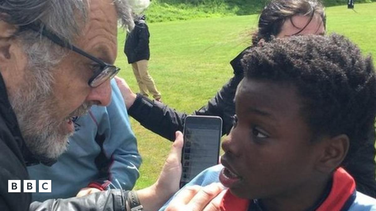 John Pierce Jones: 'Ymddygiad heddwas yn annerbyniol' - BBC Cymru Fyw