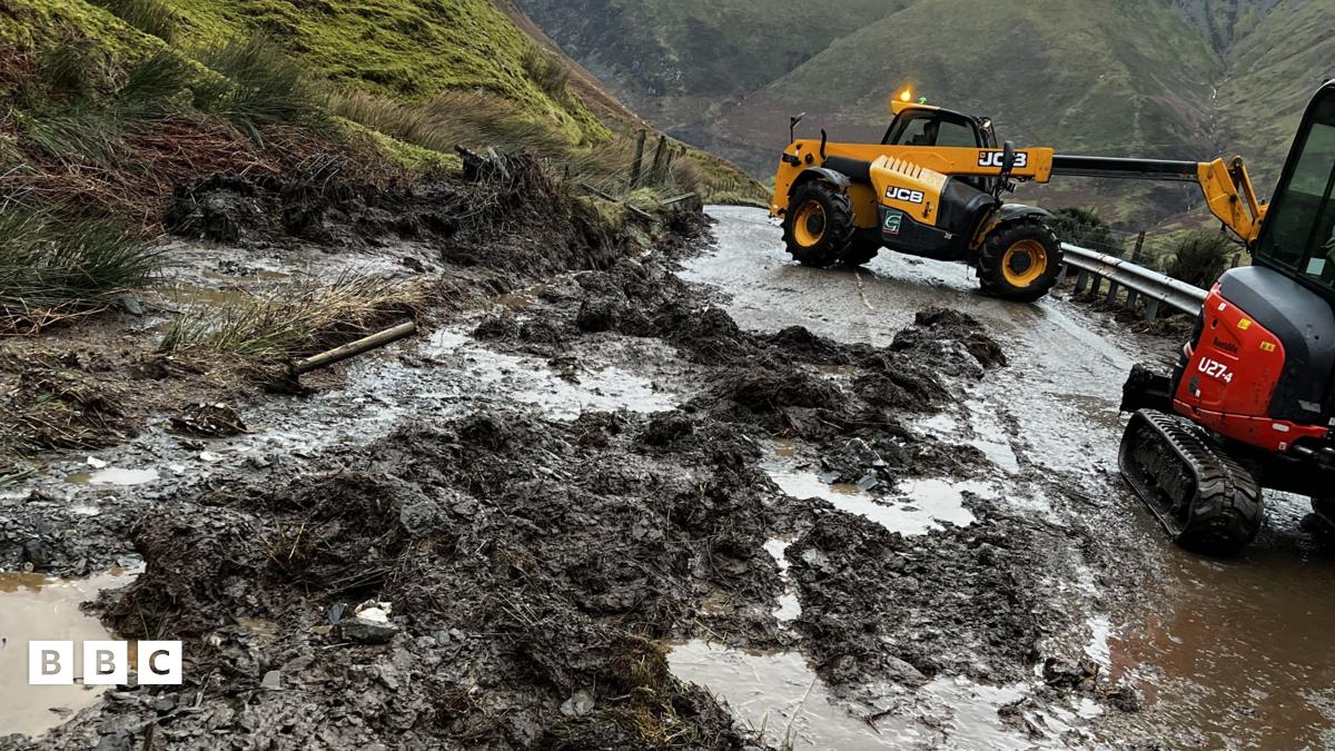 Tirlithriad ar yr A470 wrth i dywydd garw daro Cymru ddydd Calan - BBC ...