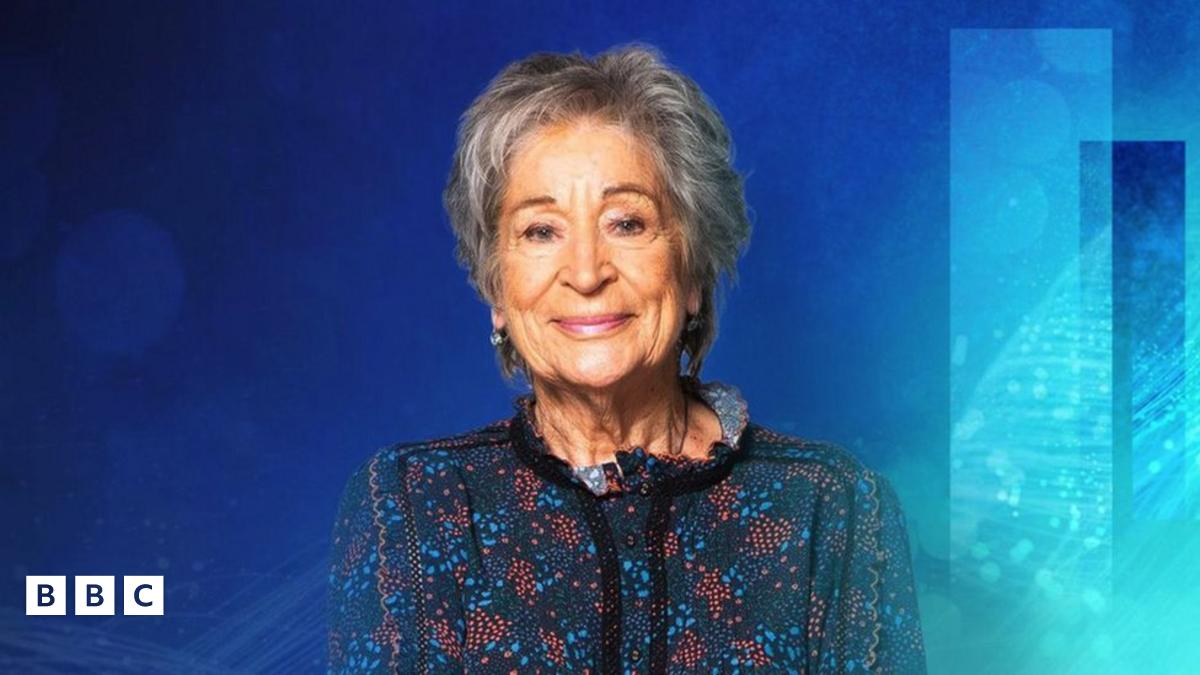 3 llun: Lluniau pwysicaf Beti George - BBC Cymru Fyw