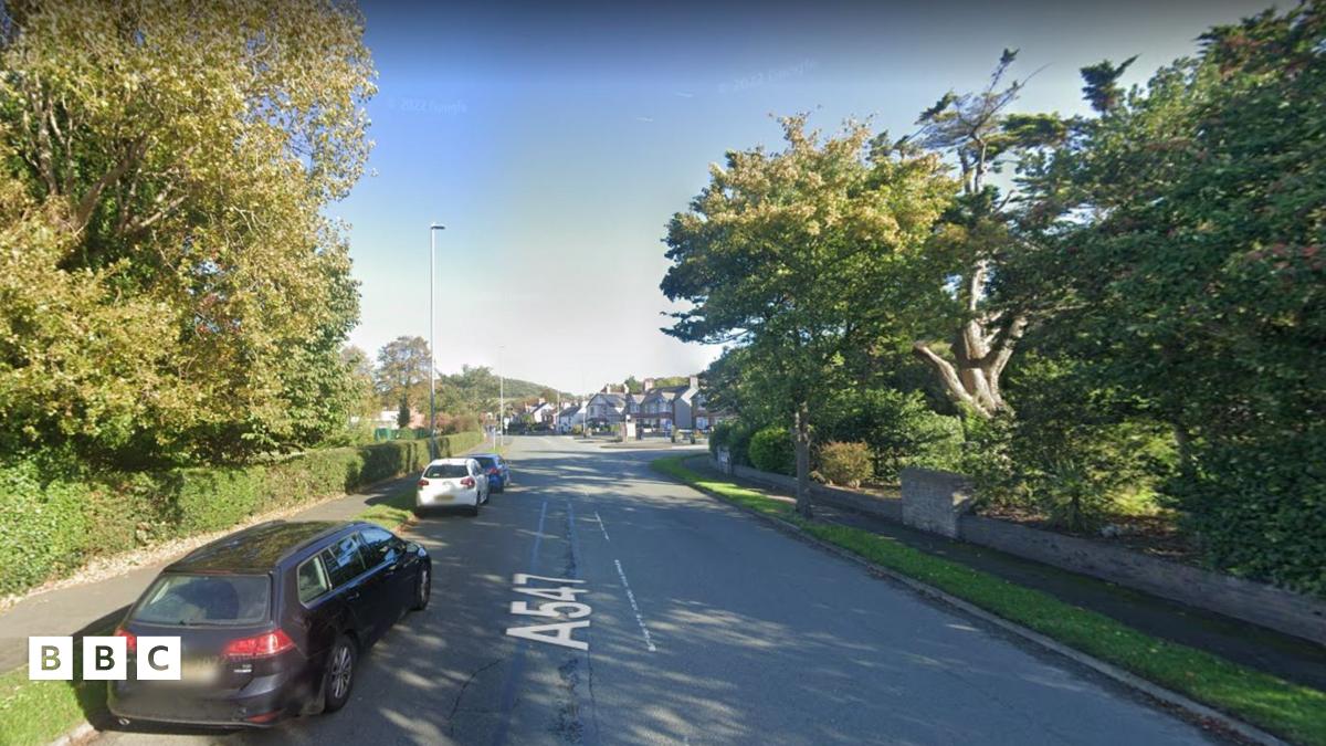 Cyhoeddi enw dyn fu farw mewn gwrthdrawiad ym Mochdre, Conwy - BBC ...