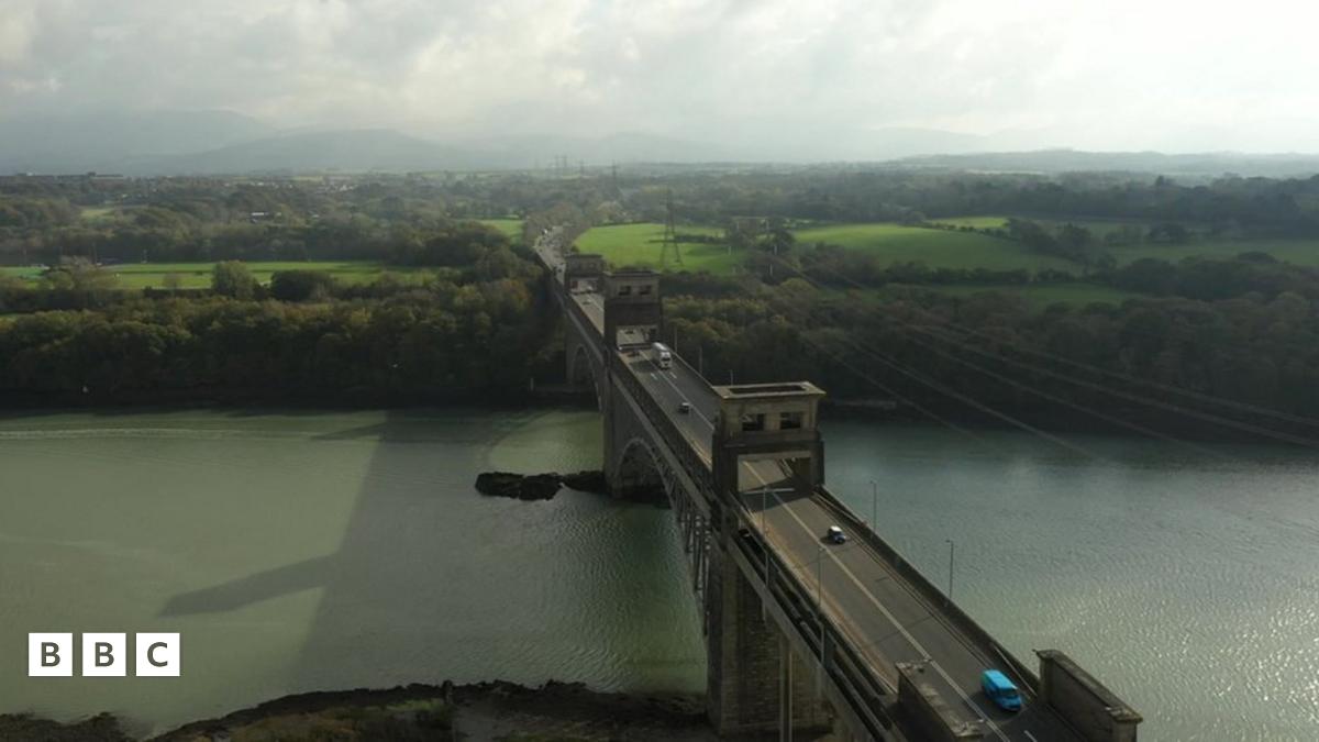 Môn: Pontydd 200 oed ag 'isadeiledd ceffyl a throl' - BBC Cymru Fyw