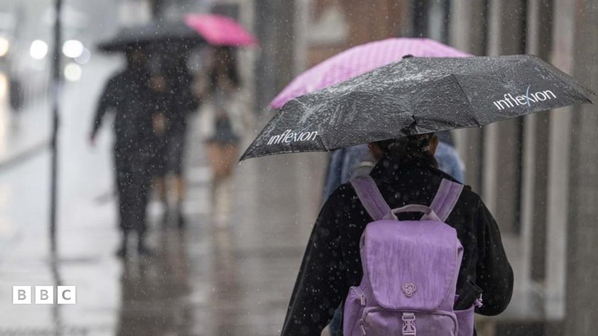Rhybudd i baratoi am fwy o law trwm ganol yr wythnos - BBC Cymru Fyw
