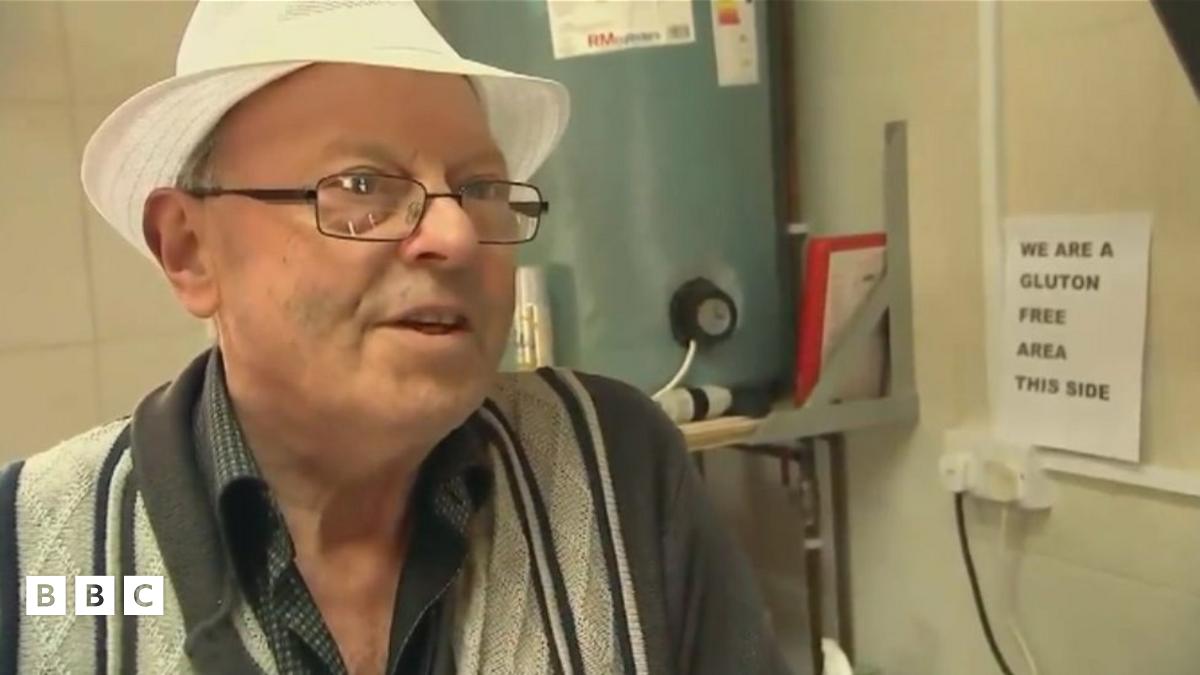 Gohirio achos marwolaeth siop sglodion oherwydd salwch - BBC Cymru Fyw