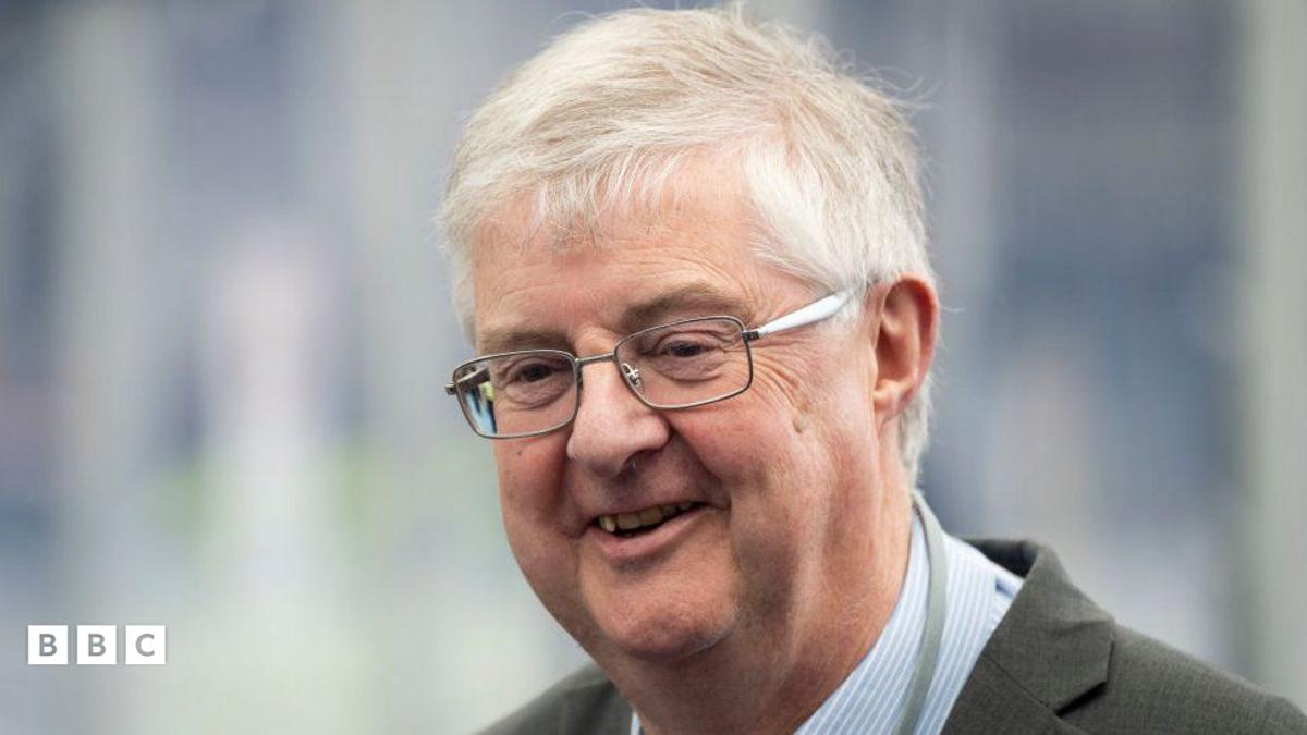 Cwestiynu data ariannol safonau'r Gymraeg wedi amcan £12m - BBC Cymru Fyw