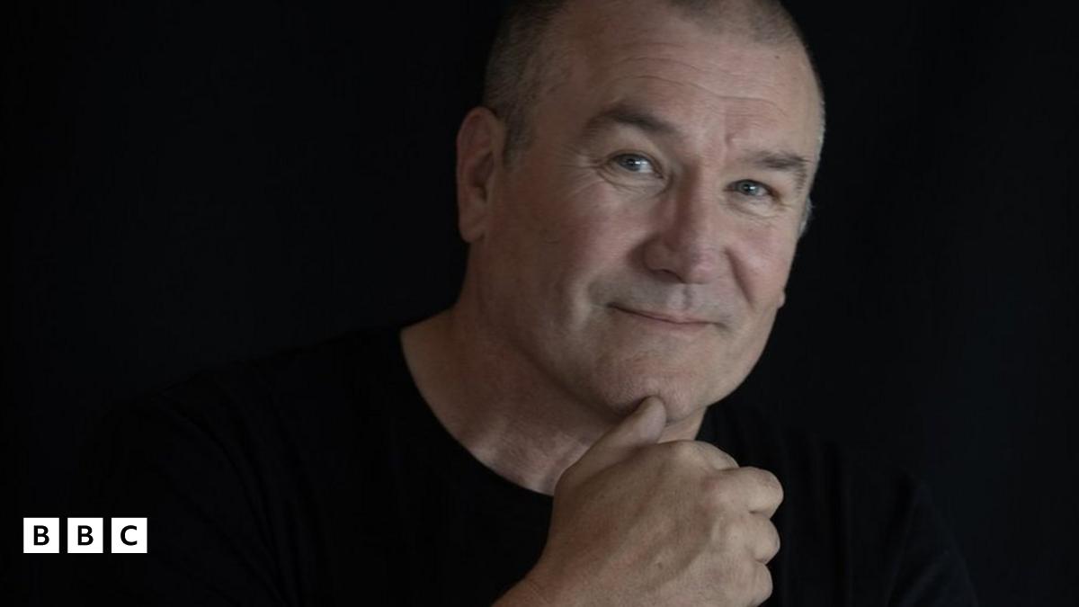 Andrew Teilo: Actor, awdur, cerddor - BBC Cymru Fyw