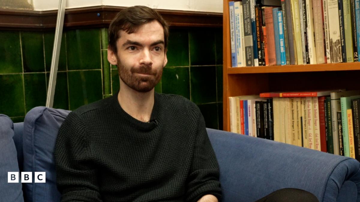 Y flodeugerdd gyntaf o lenyddiaeth cwiar yn Gymraeg - BBC Cymru Fyw