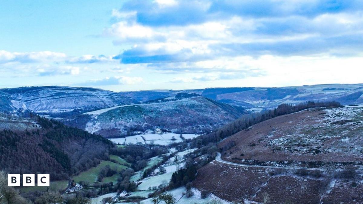 Rhybudd melyn am rew ac eira ganol wythnos - BBC Cymru Fyw