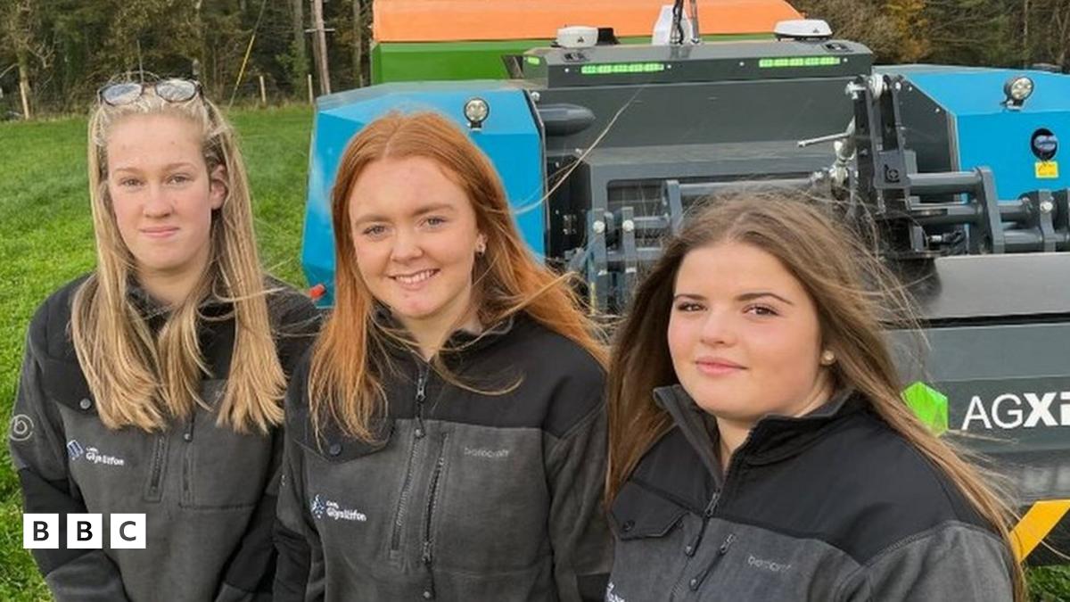 Tractors AI yn gyfle i 'wneud bywyd ffermwyr yn haws' - BBC Cymru Fyw