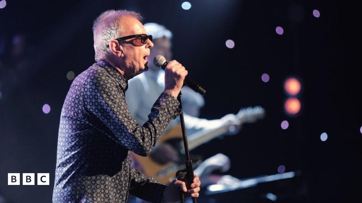 Lluniau gig Geraint Jarman: Steddfod yn y Ddinas - BBC Cymru Fyw