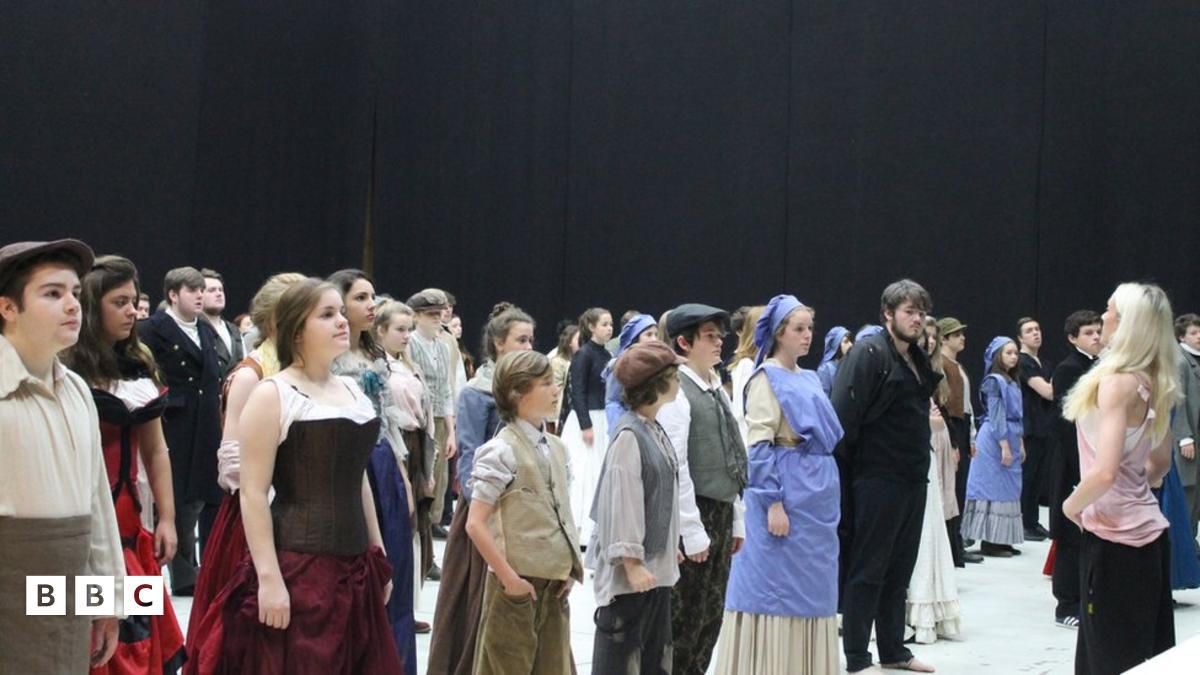 Les Misérables: Tu nôl y llen - BBC Cymru Fyw