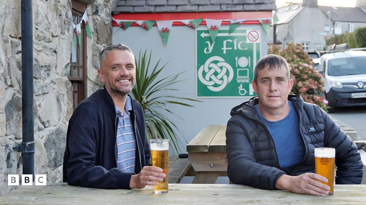 Fic Llithfaen: 'tafarn gymunedol hynaf Ewrop... a gorau Cymru' - BBC ...