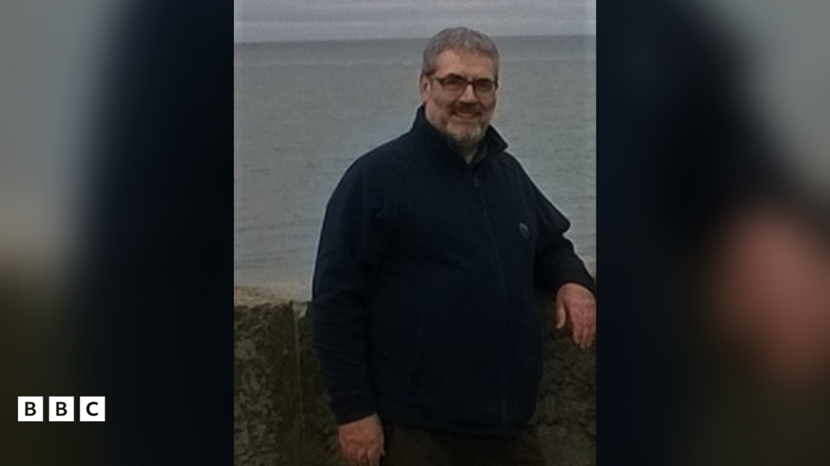 Eifion Wyn Huws: Crwner yn galw am wella systemau cofnodi - BBC Cymru Fyw