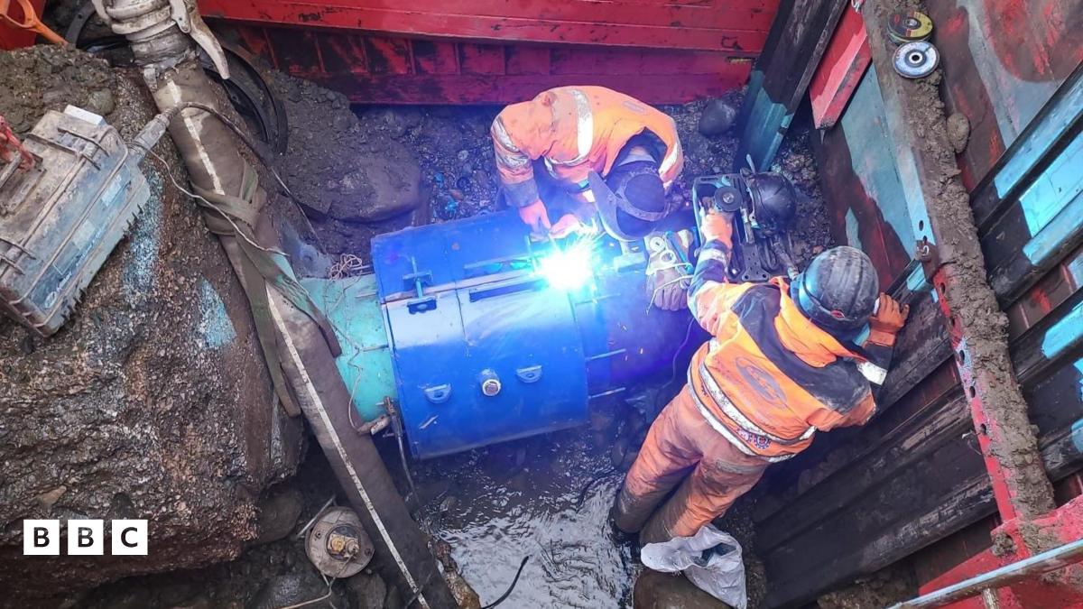 Pibell wedi'i thrwsio ond dim dŵr i rai yn Sir Conwy am 48 awr arall ...