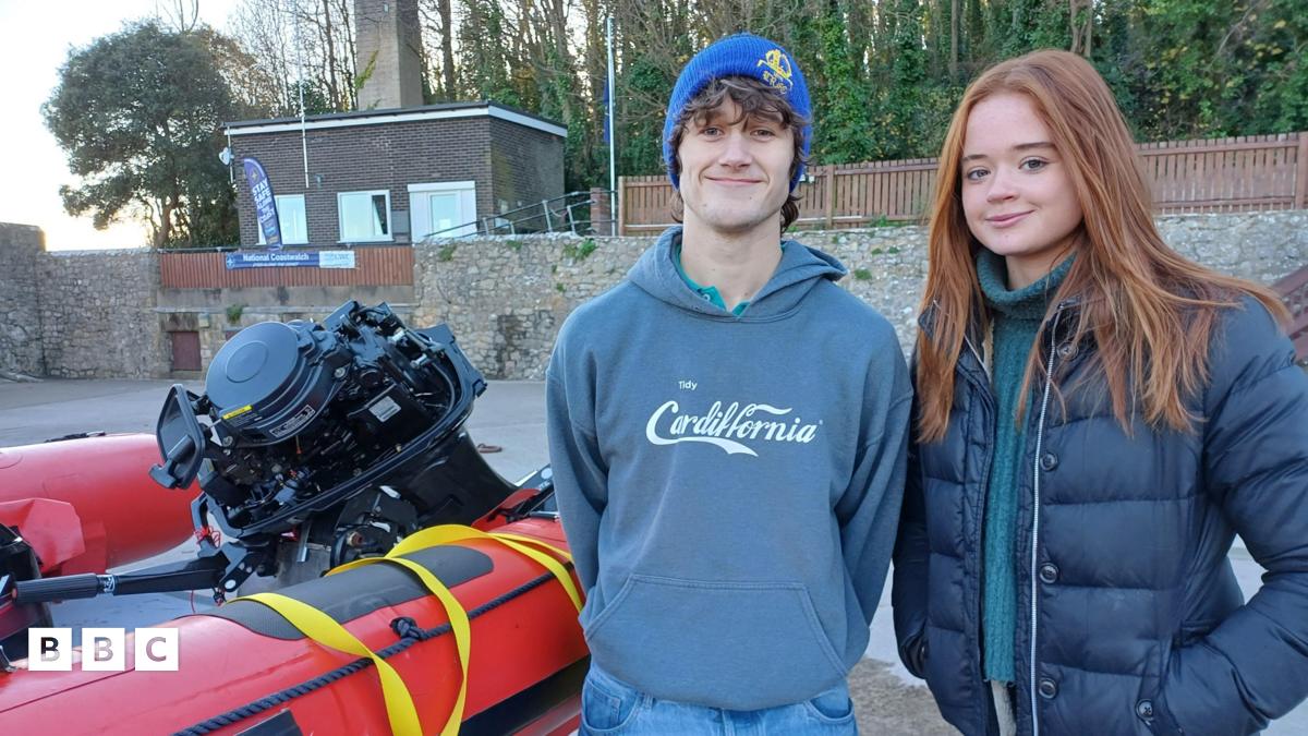 Y myfyrwyr sy'n dysgu sut i achub ymfudwyr rhag boddi - BBC Cymru Fyw