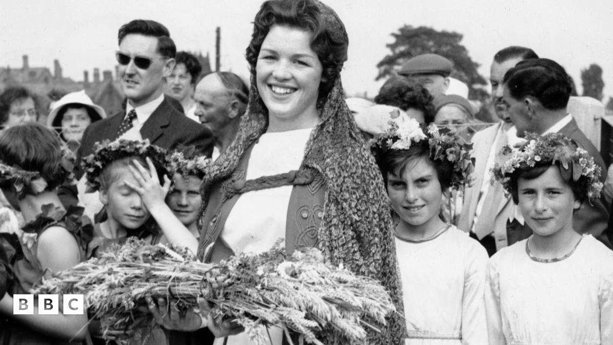 Lluniau o'r archif: Yr Eisteddfod dros y blynyddoedd - BBC Cymru Fyw