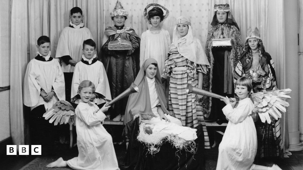 O barti gwaith i ddrama'r geni - hen luniau traddodiadau'r Dolig - BBC ...