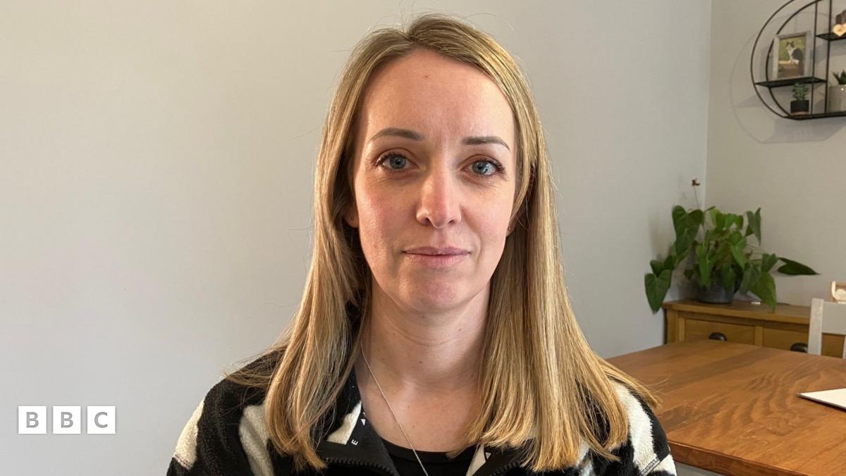 'Siom' peidio cael tâl yswiriant wedi anaf pen mewn gêm hoci - BBC Cymru Fyw