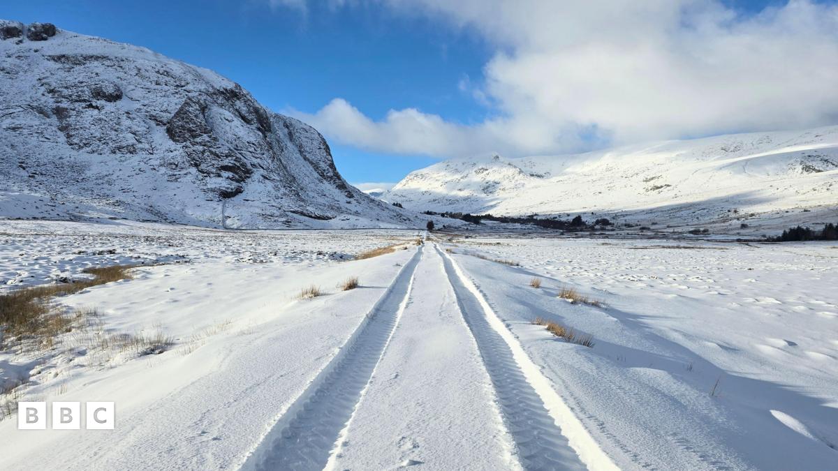 Ysgolion yn parhau ar gau ddydd Mawrth oherwydd yr eira a'r rhew - BBC ...