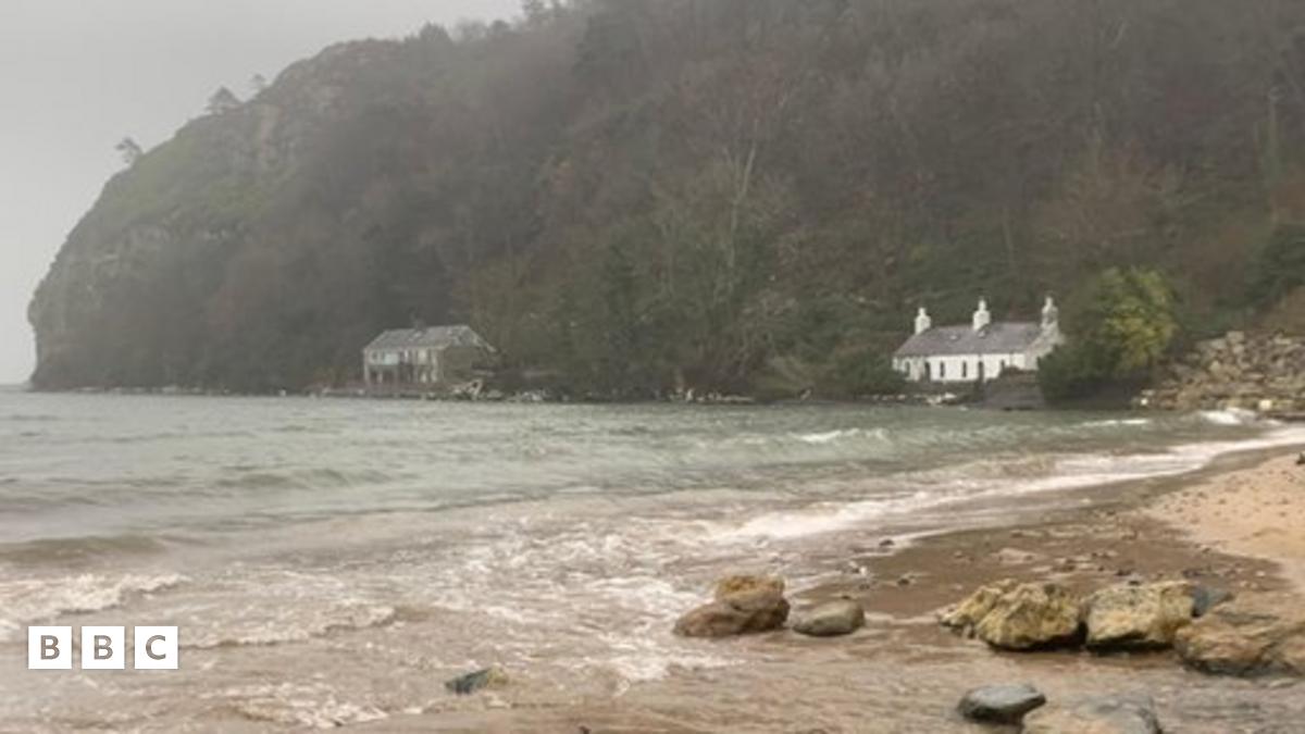 Rhybuddion llifogydd wrth i law trwm gyrraedd Cymru - BBC Cymru Fyw